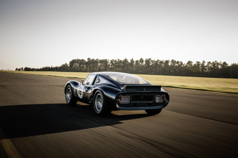 1962 Tojeiro EE Ford Endurance Racing Coupe - collectorscarworld