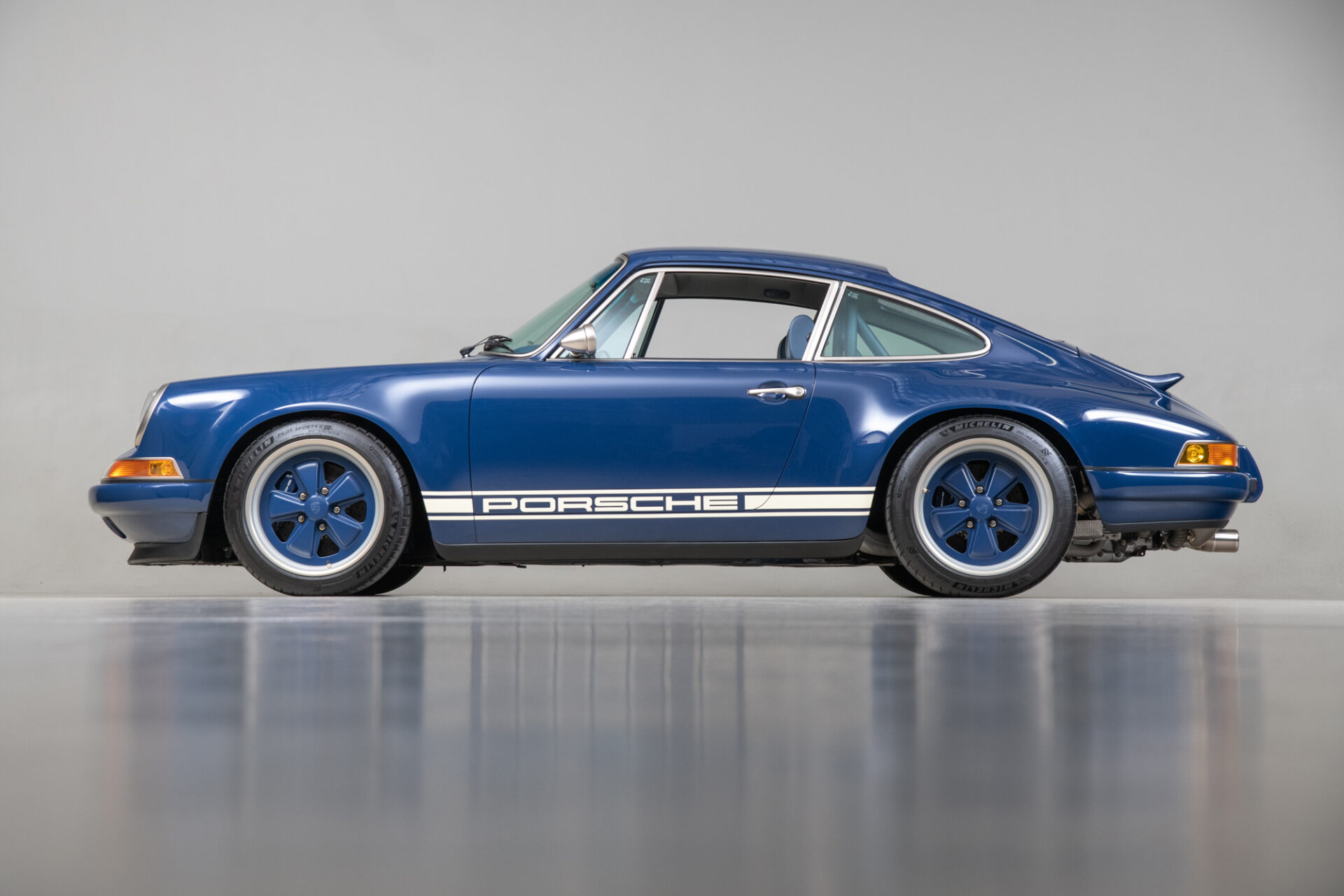 Singer "Reimagined" 911 - collectorscarworld