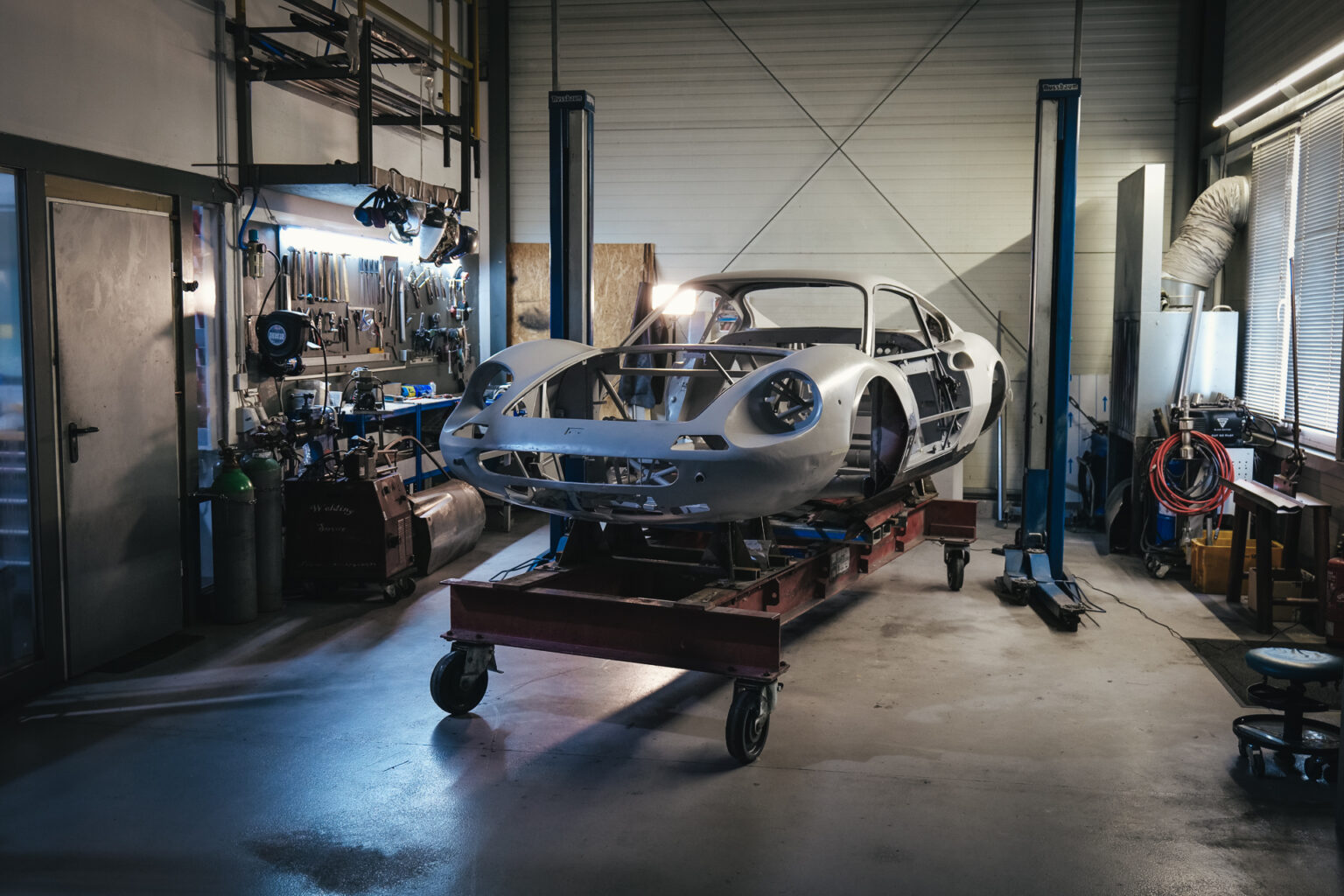 True Craftmanship: Ferrari Dino Frame-Off Restoration - collectorscarworld