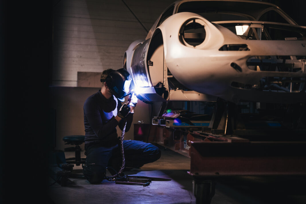 True Craftmanship: Ferrari Dino Frame-Off Restoration - collectorscarworld