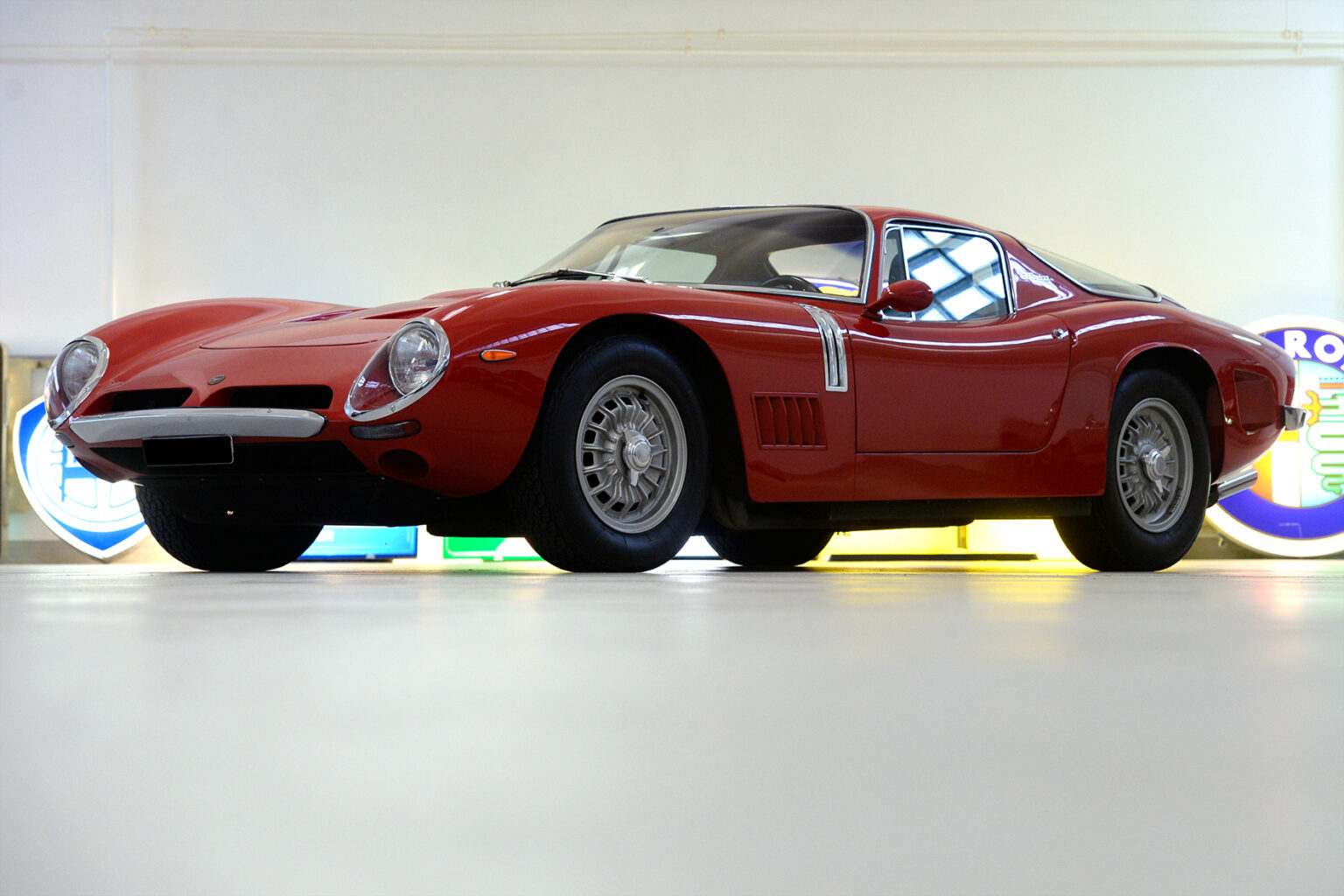 Italian Design Icons - Bizzarrini 5300 GT Strada - collectorscarworld