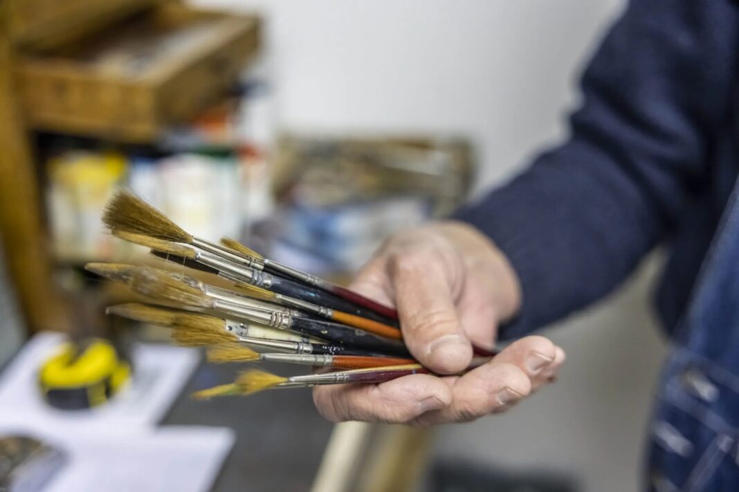 The Secrets Of Old-School Signwriting - collectorscarworld