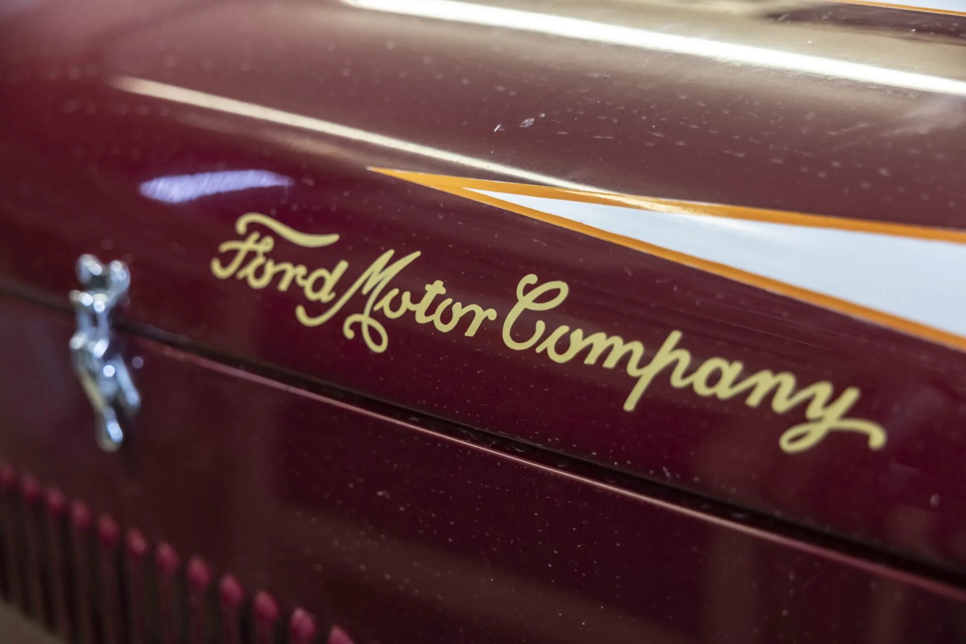 The Secrets Of Old-School Signwriting - collectorscarworld