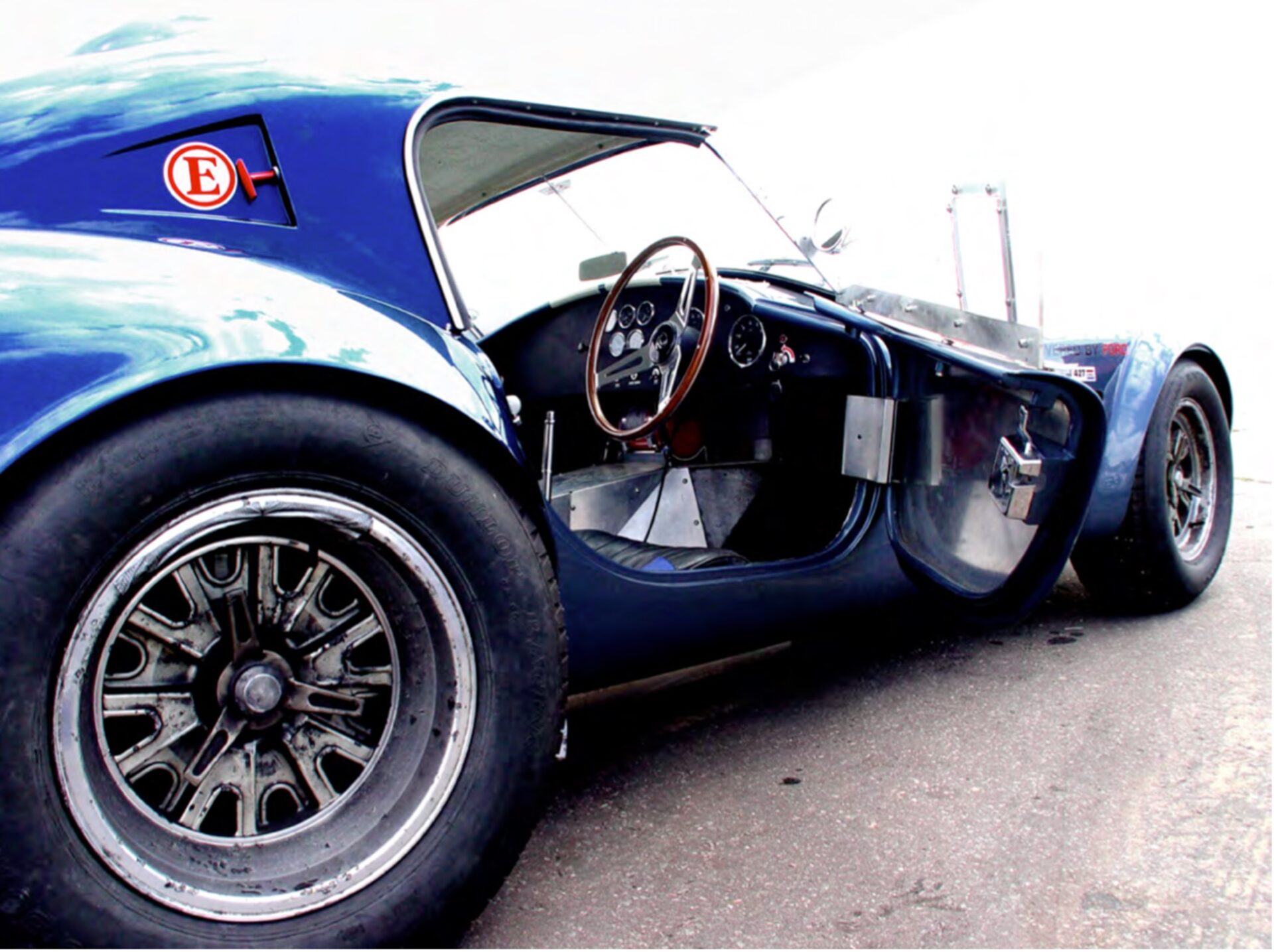 Aston Martin, Ferrari, Cobra: Back To The Roots - collectorscarworld