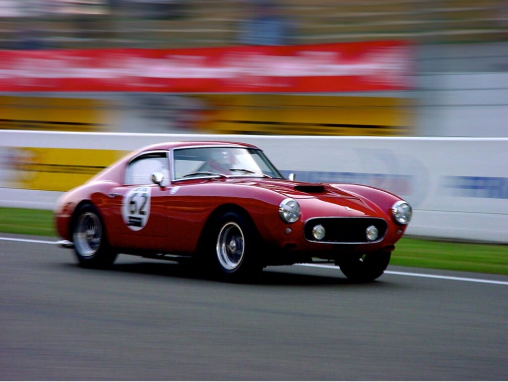 Aston Martin, Ferrari, Cobra: Back To The Roots - collectorscarworld