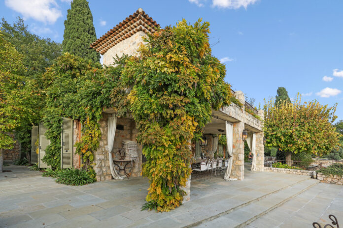 For Sale: Provencal Historic Stone Bastide - collectorscarworld