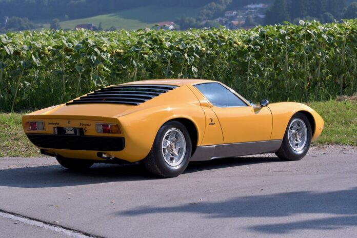 1971 Lamborghini Miura P400 S - collectorscarworld