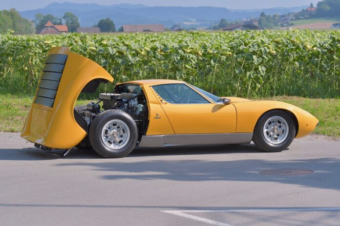 1971 Lamborghini Miura P400 S - collectorscarworld